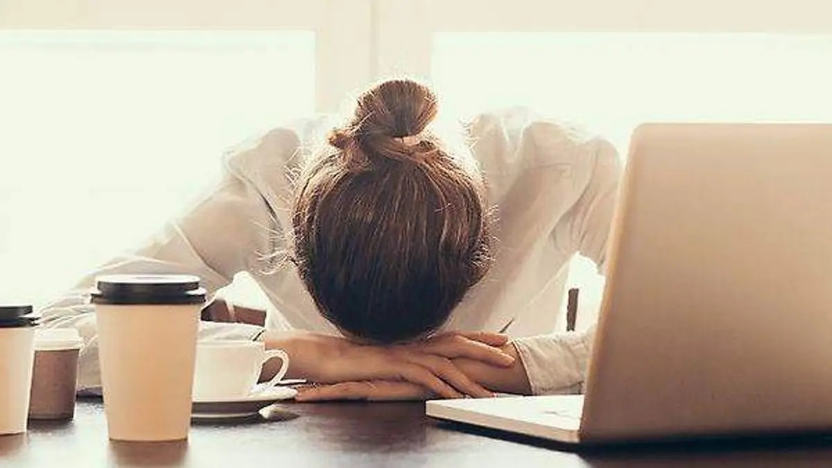 El gesto que reduce el estrés en solo 5 minutos, según los psicólogos ...